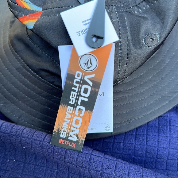 Volcom | Accessories | Volcom Black And Yellow Reversible Bucket Hat ...